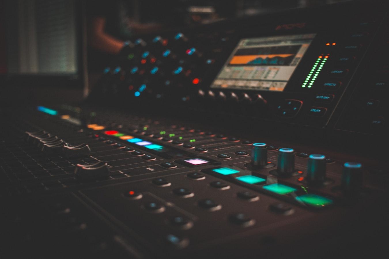 Tips For Finding The Best Sound Engineering Schools - Soundideaz